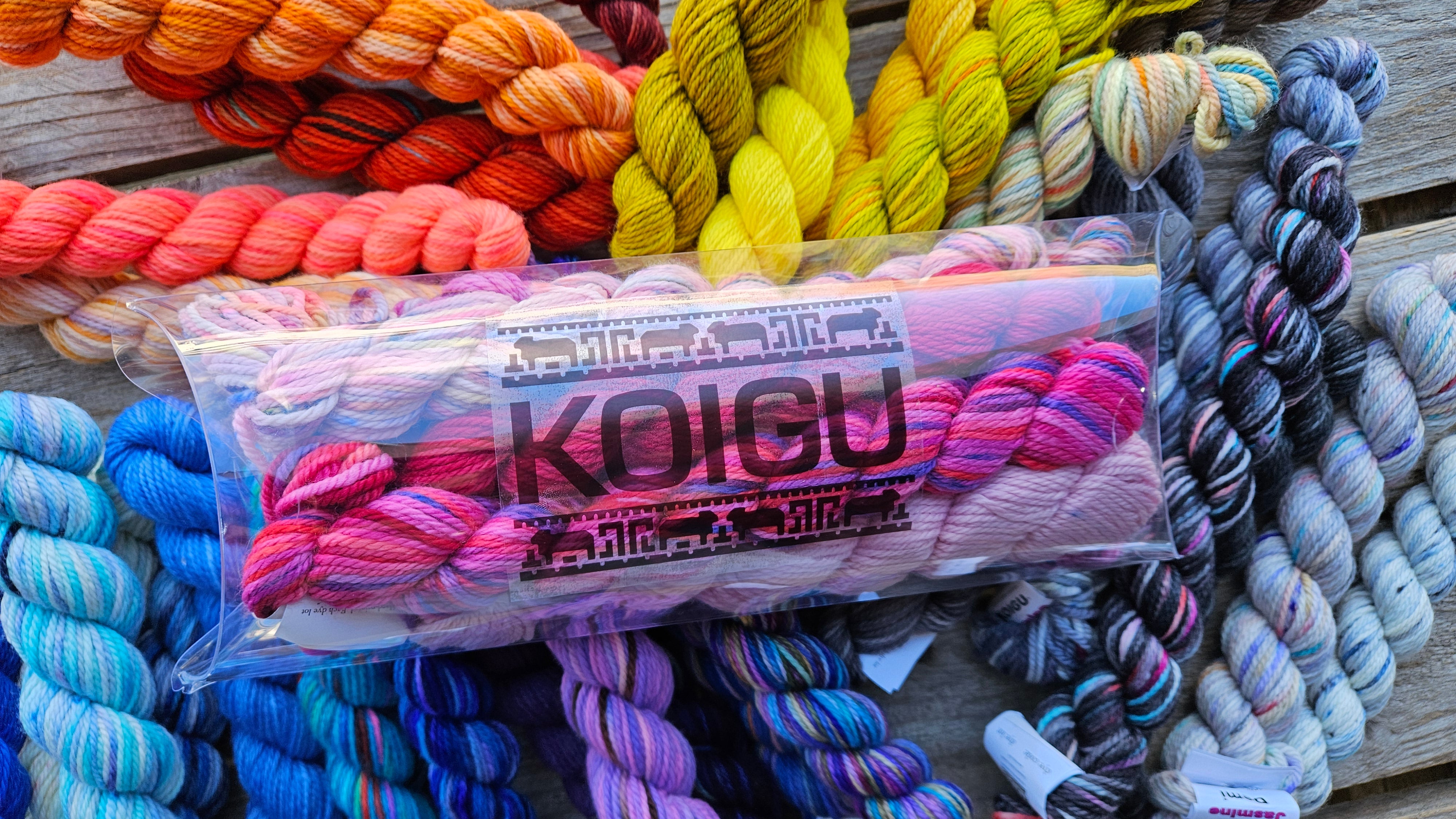 Watercolour Cowl Kit – Koigu Canada Studio